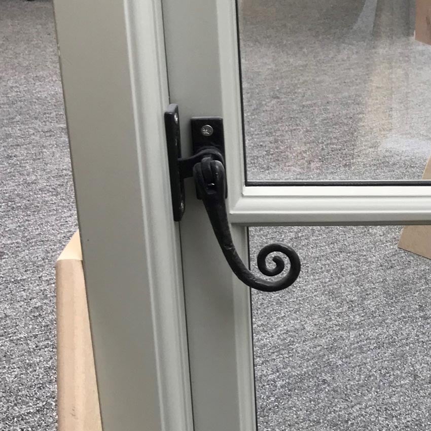 The Art of Choosing Ironmongery for Windows and Doors