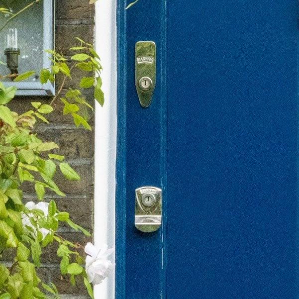 The Art of Choosing Ironmongery for Windows and Doors